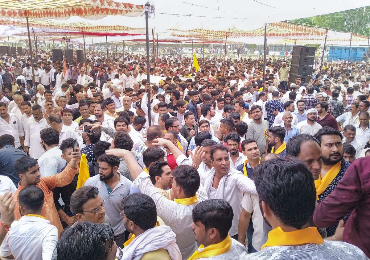 Shrikant Tyagi case: Thousands attend Mahapanchayat in Noida in support ...