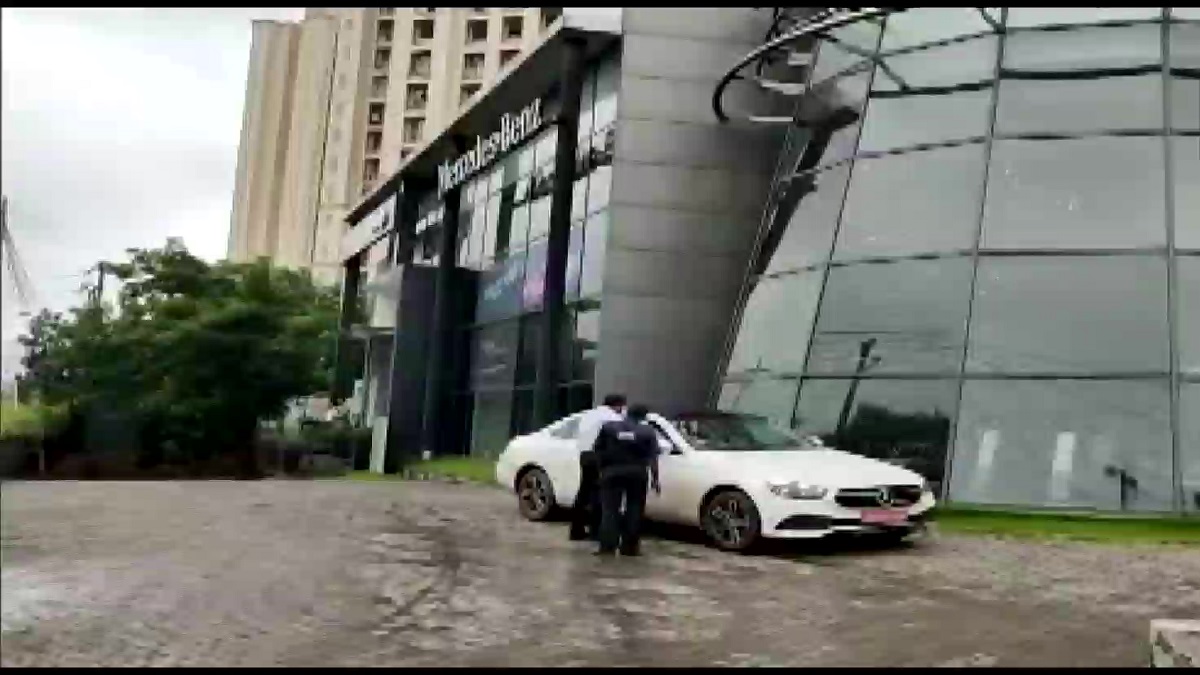 Cyrus Mistry death: Mercedes experts from Hong Kong inspect crashed car ...