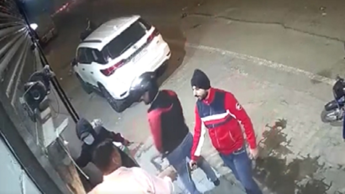 Delhi Cantt carjacking at gunpoint caught on camera WATCH video | India ...