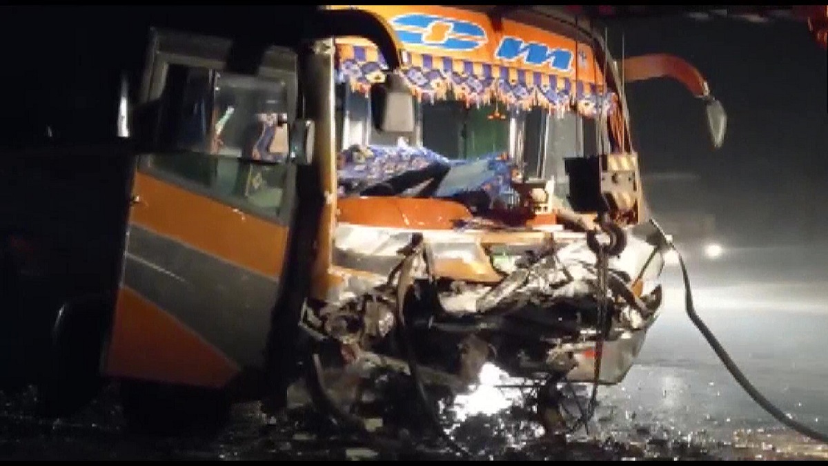 Gujarat Nine Dead After Suv Rams Into Luxury Bus In Navsari Pm Modi Condoles Loss Of Live 8645