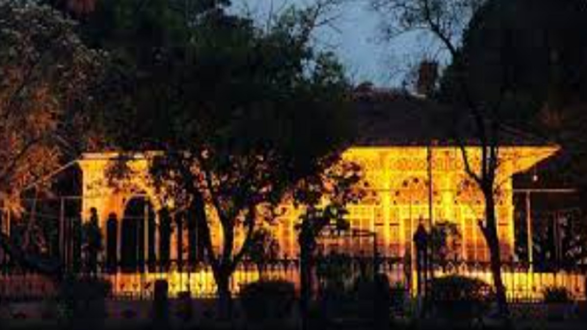 Visva Bharati University VC Prof Bidyut Chakraborty attacked by ...