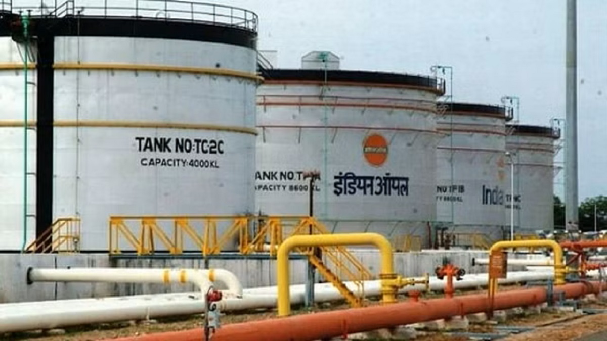 Bihar: Oil leaks from pipeline in Khagaria; locals loot until cops ...