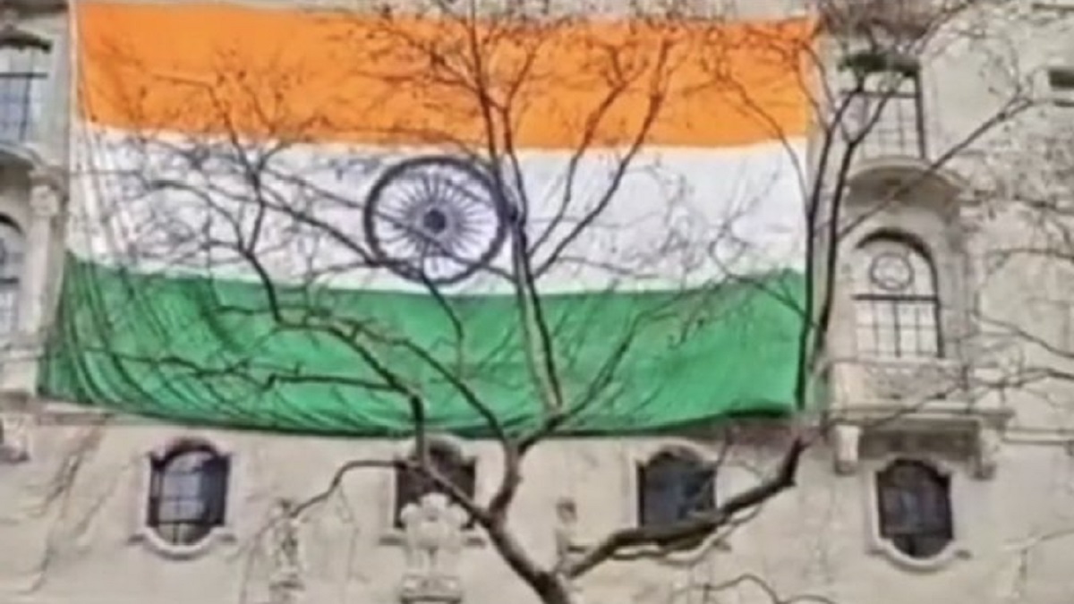 India shuts up Khalistani supporters with massive tricolour at Indian ...