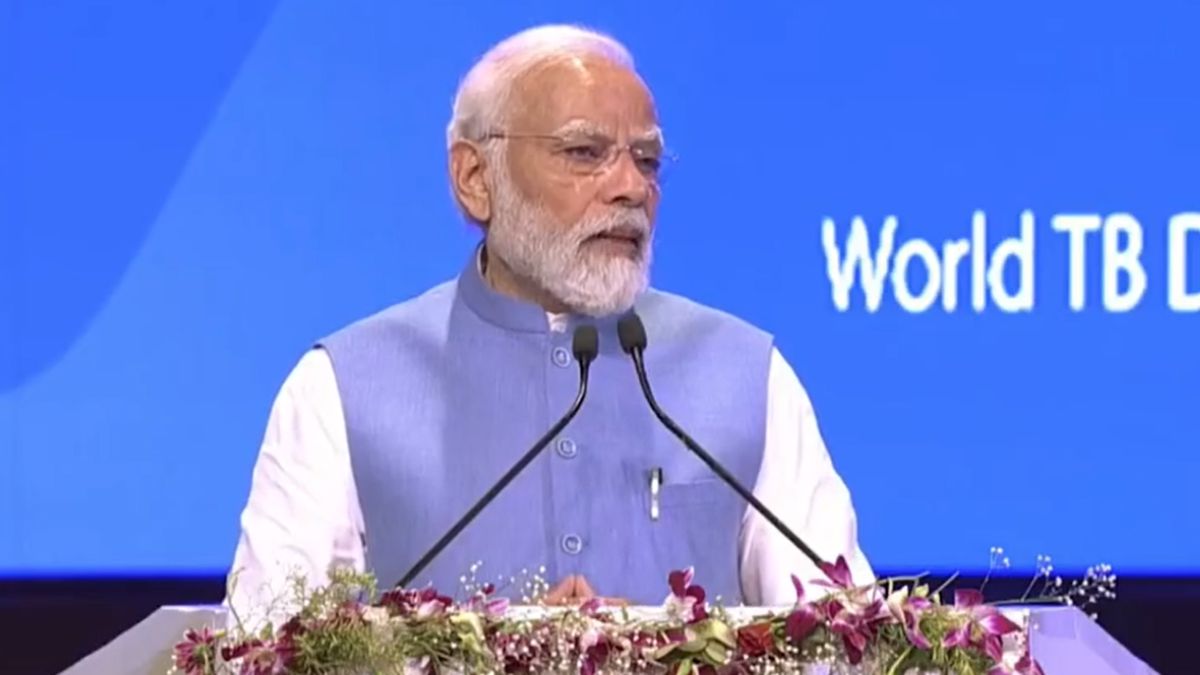 PM Modi in Varanasi, lays foundation stone of projects worth over Rs ...