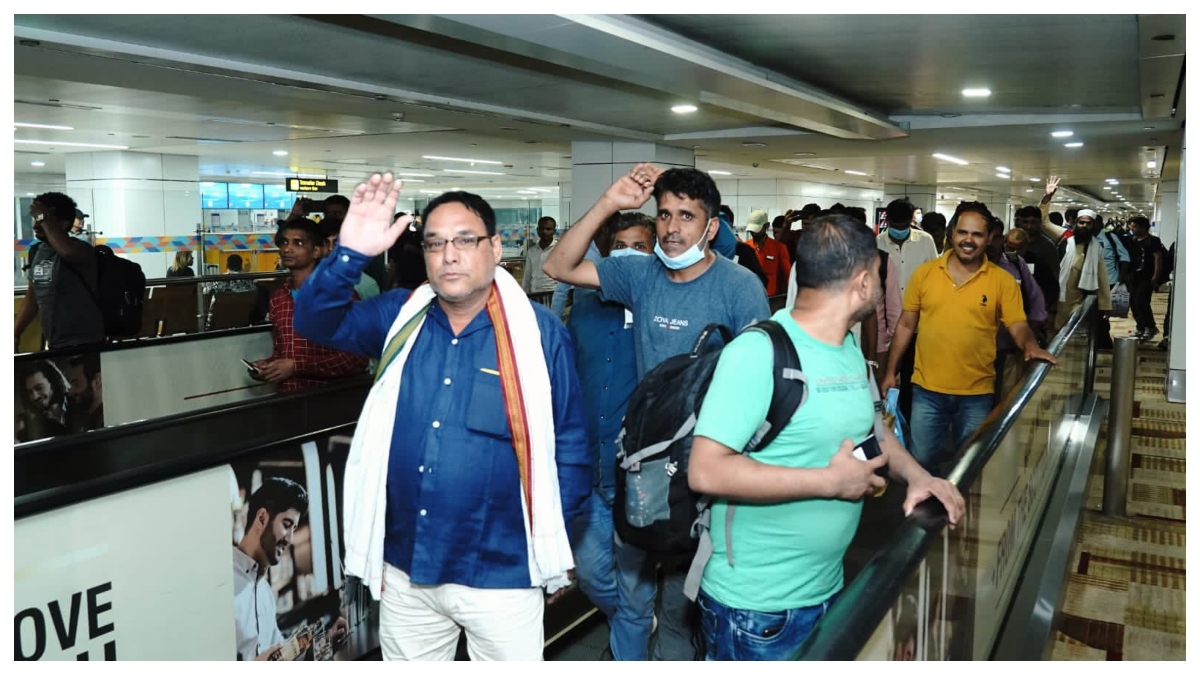 'Indian Army, PM Modi Zindabad': Indian evacuees from Sudan raise ...