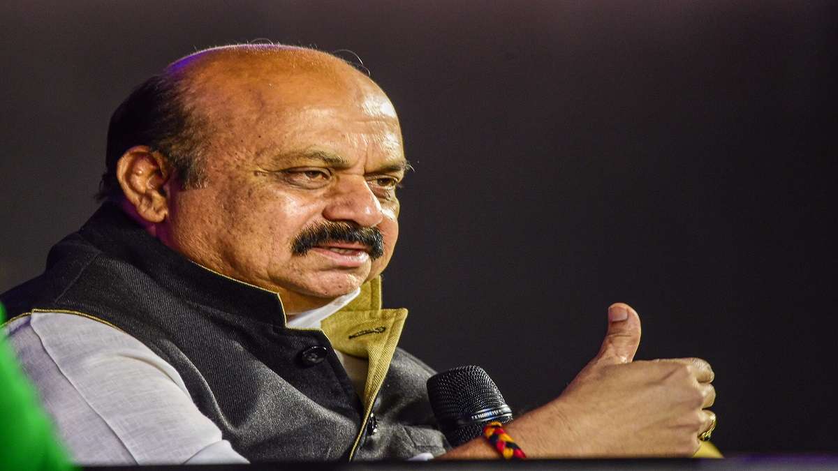 Karnataka CM Basavaraj Bommai narrowly escapes accident after minor ...