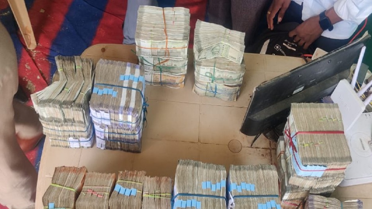 Karnataka: Rs 50 lakh of unaccounted cash recovered from Gadag, case ...