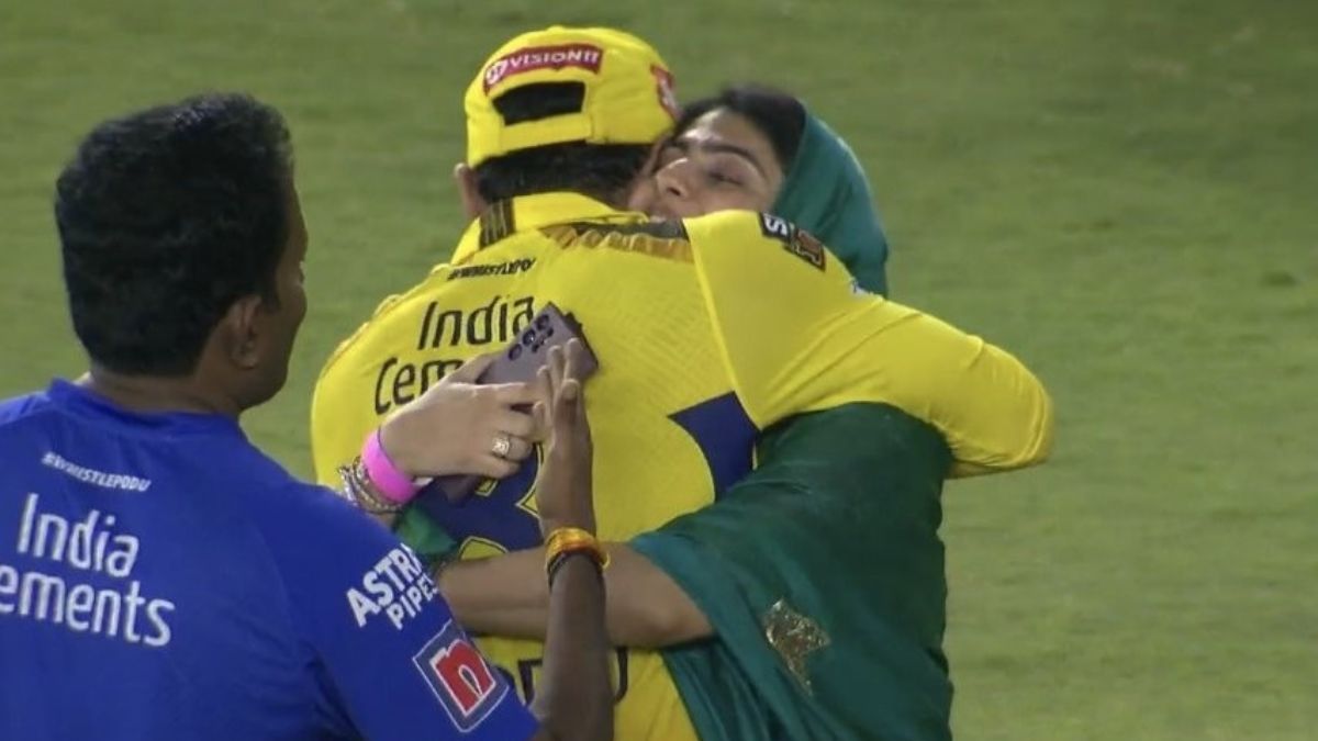 Ravindra Jadeja hugs his wife in emotional moment after guiding CSK to IPL 2023 title | Cricket ...