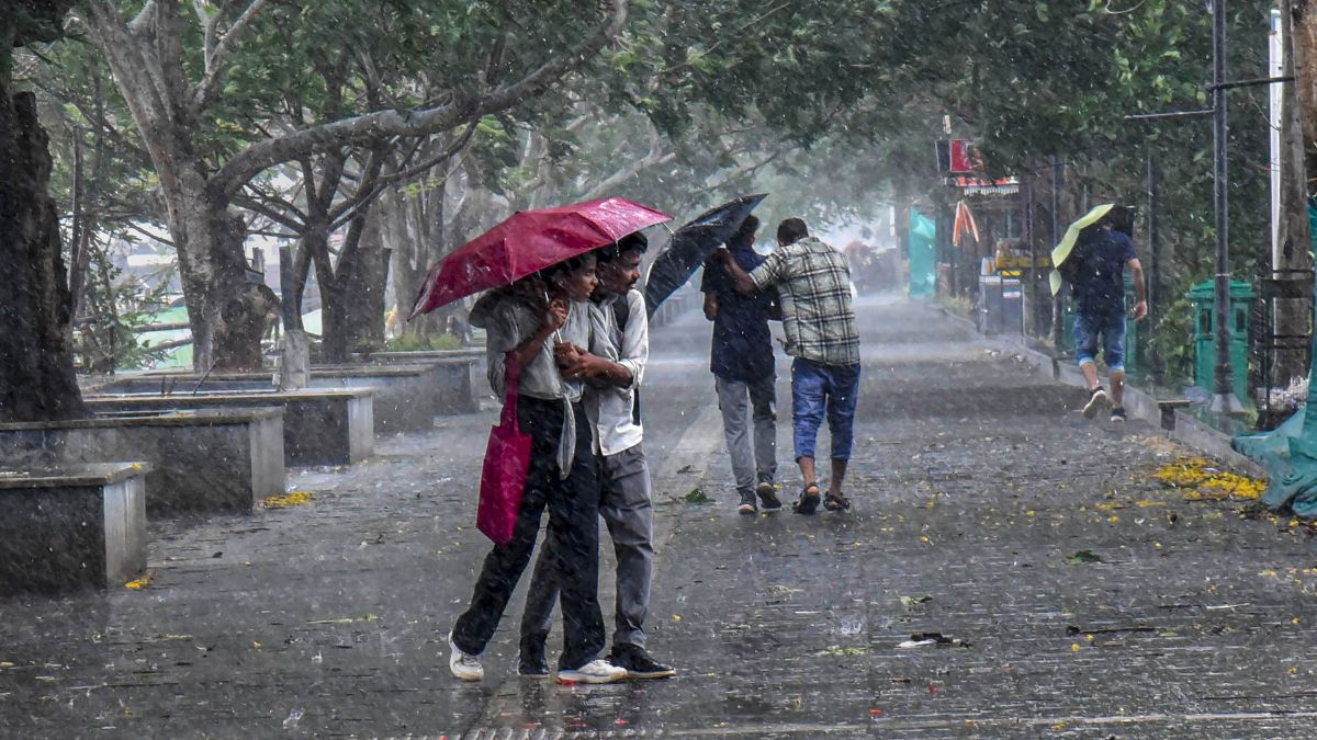 Fresh spell of rain makes weather pleasant in Delhi-NCR, brings temperature down | Delhi News ...
