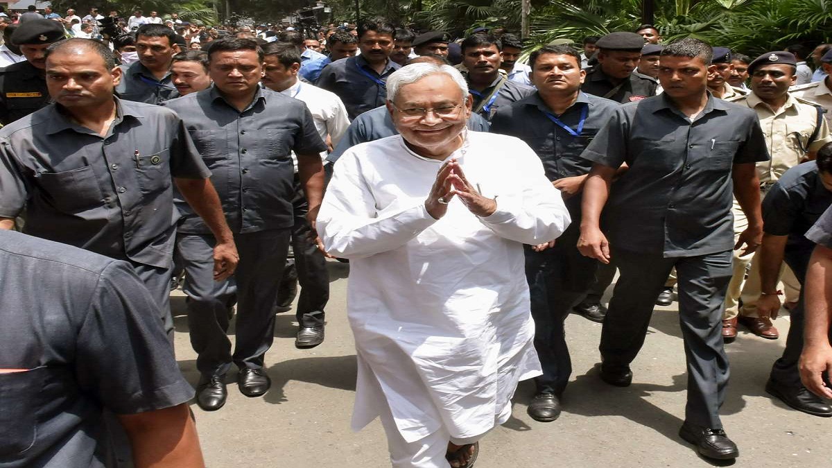 Patna: Breach in Bihar CM Nitish Kumar's security during his morning ...