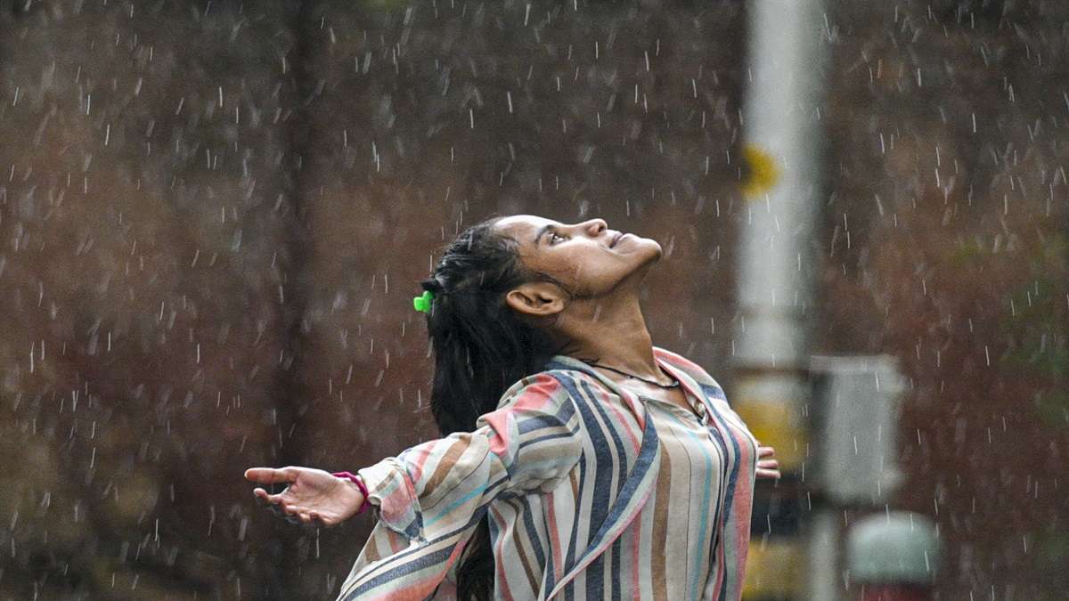 Delhi Weather Fresh Showers Lash Parts Of Delhi Ncr Imd Predicts Rain