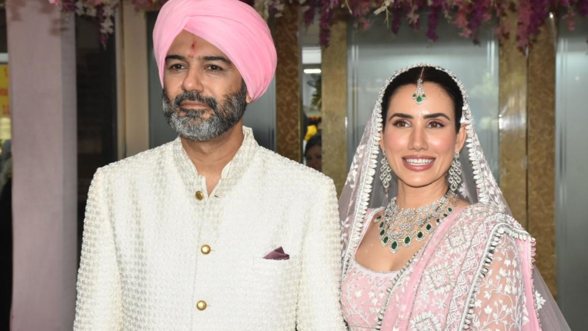 Sonnalli Seygall gets married to hotelier Ashesh Sajnani | FIRST photos out | Celebrities News ...