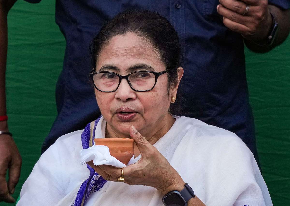 Man tries to enter CM Mamata Banerjee's Kolkata residence, arrested; arms seized | West-bengal ...