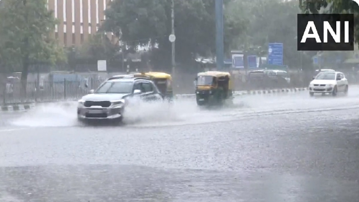 Delhi Heavy To Moderate Rain Lashes Parts Of City Waterlogging In
