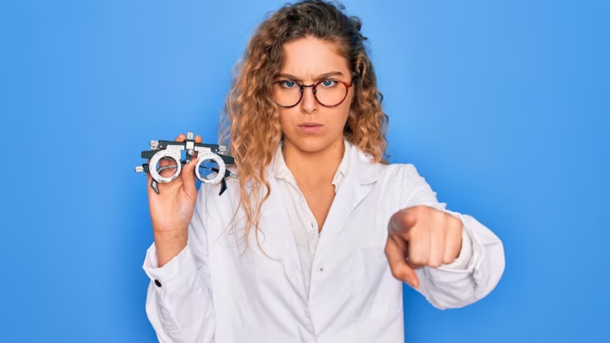 Myopia: Know the major signs and symptoms of nearsightedness due to ...