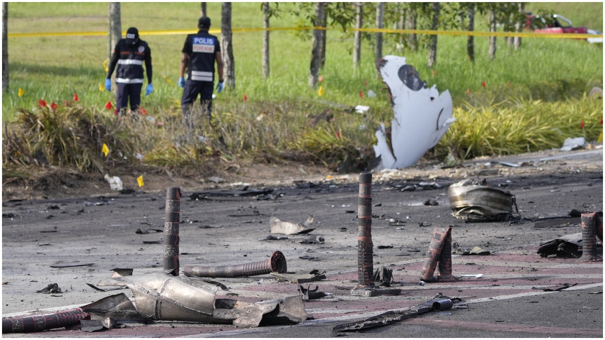 Malaysia 10 Killed Including 2 On Ground After Small Aircraft