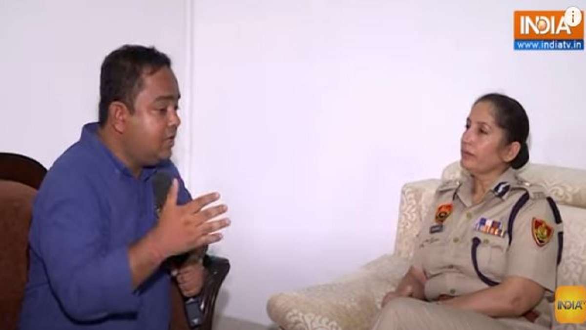 Haryana violence: IPS officer Mamta Singh rescues 2500 hostages from temple. All you need to ...