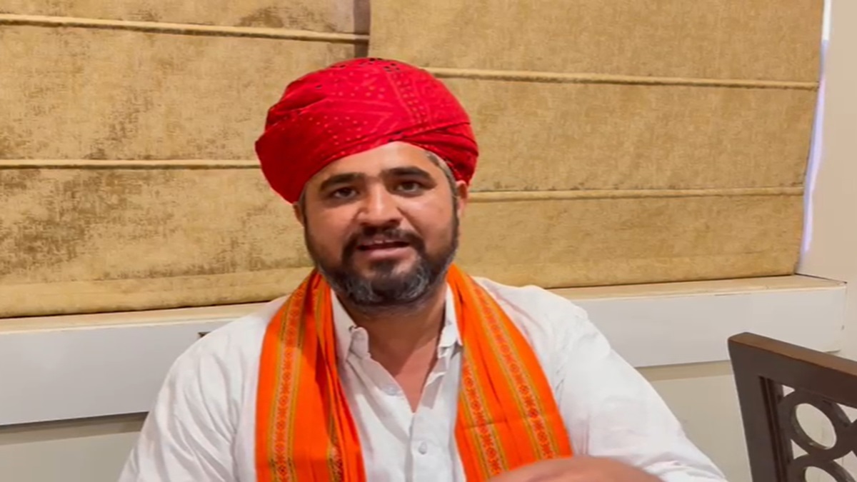 Devnarayan Temple priest condemns Priyanka Gandhi's 'Rs 21 envelope' remark against PM Modi ...