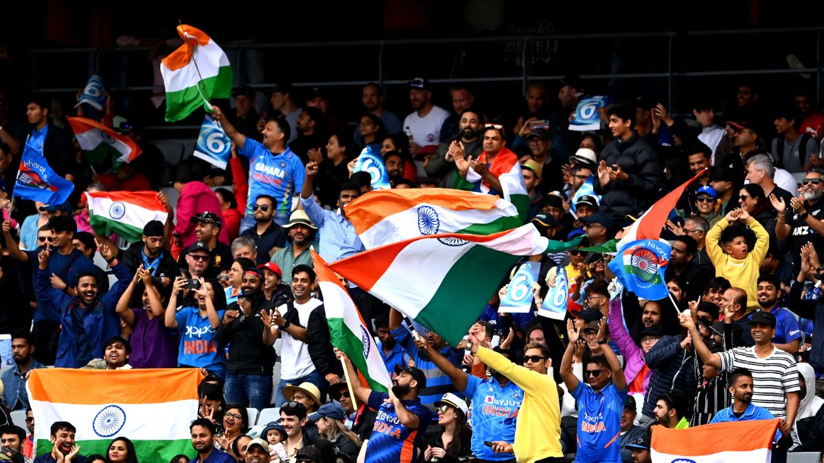 WATCH | Patriotism drips in full flow as Indian cricket fans sing Vande ...