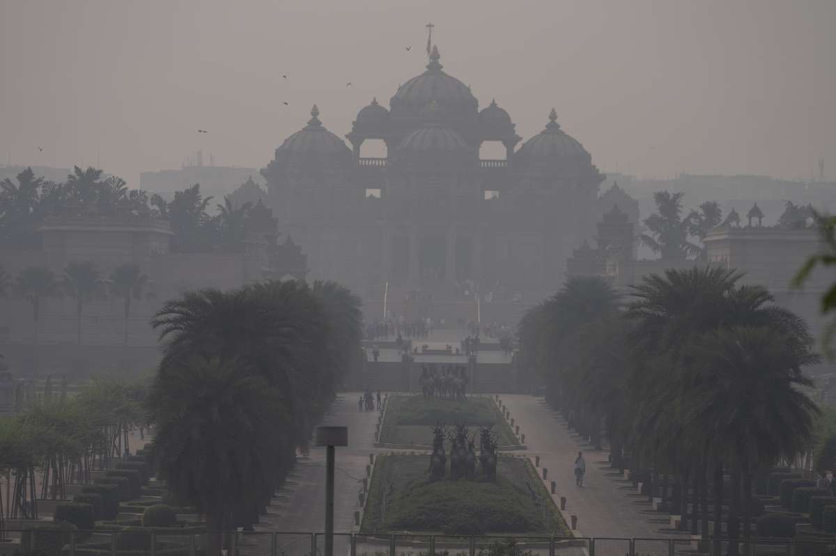 Delhi AQI continues to remain in 'severe' category with marginal dip in ...
