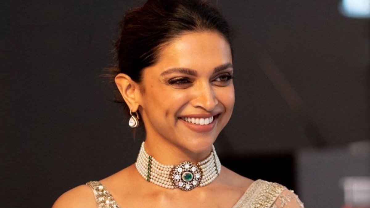Deepika Padukone arrives in Tirumala to seek blessings ahead of Fighter ...