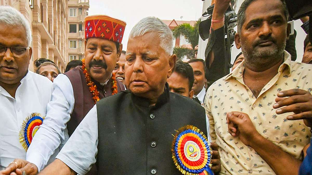 ED issues fresh summons to Lalu Prasad, Tejashwi Yadav in money ...