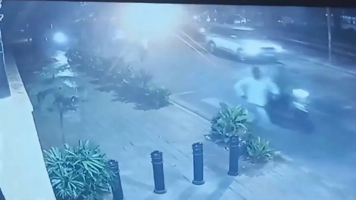 Cab driver drags man on bonnet for several meters in Bengaluru | VIDEO | Karnataka News – India TV