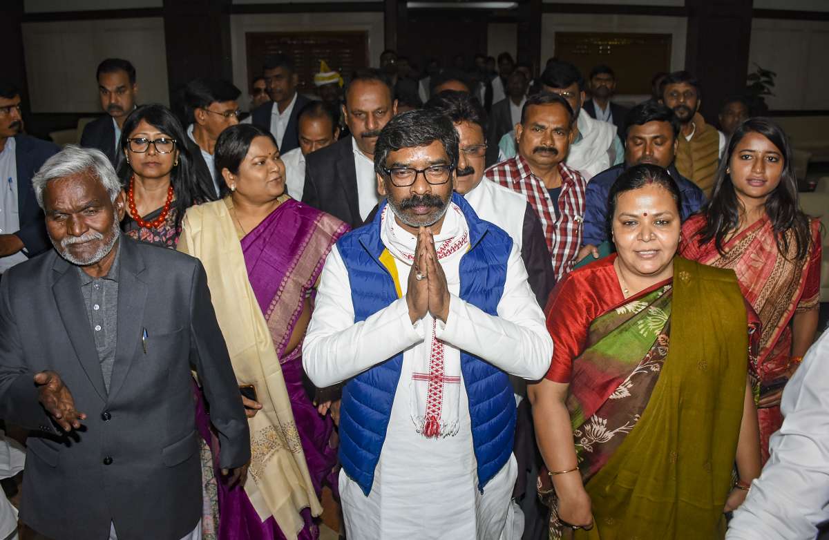 Jharkhand: Class-7 student writes to former CM Hemant Soren on removal ... Jharkhand: Class-7 student writes to former CM Hemant Soren on removal ...
