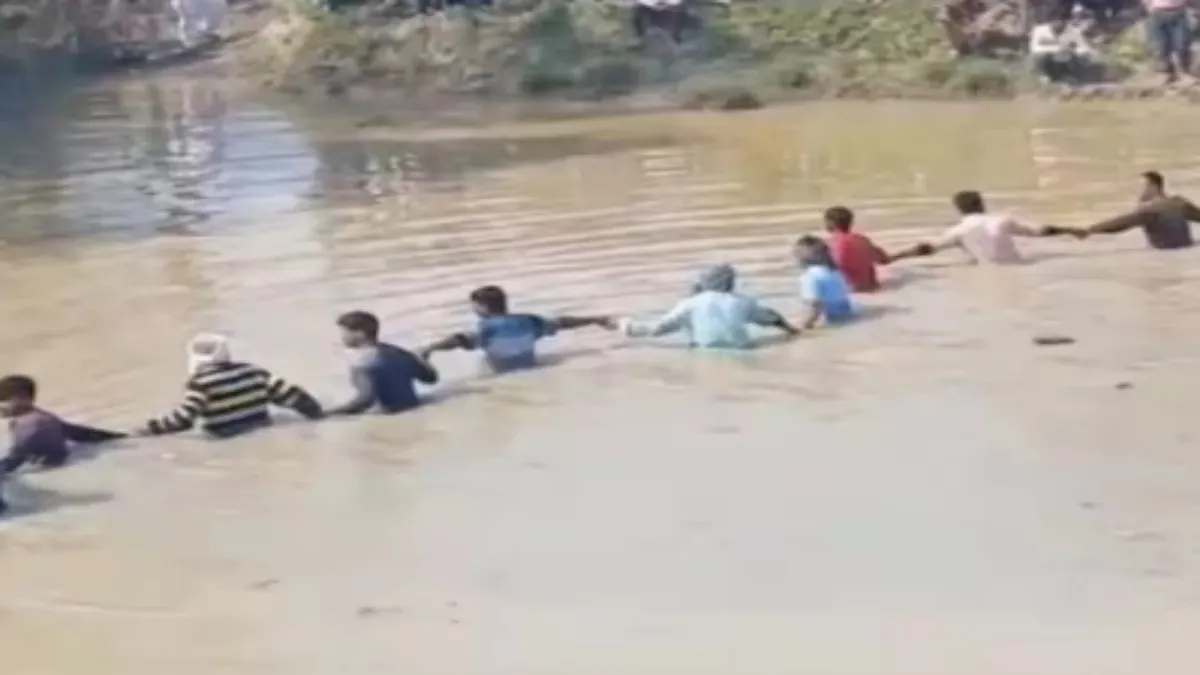 Uttar Pradesh: 24 dead after tractor trolley falls in pond in Kasganj ...
