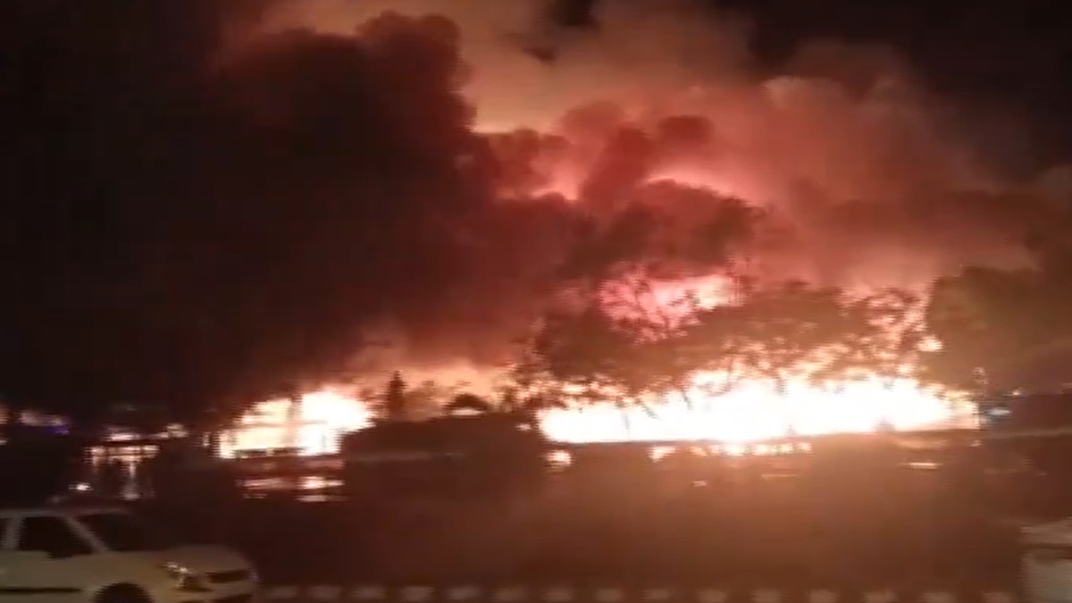 Gujarat: Fire breaks out at Reliance Mall in Jamnagar | VIDEO | Gujarat ...
