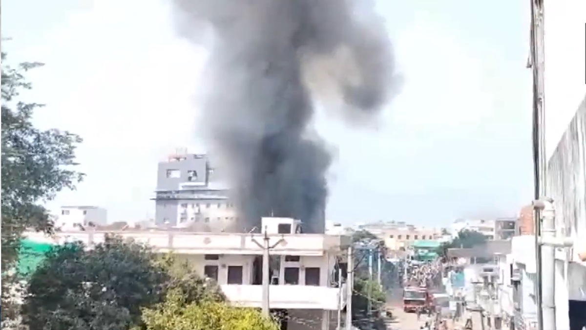 Telangana: 20 huts gutted, 4 gas cylinders explode in fire incident in ...