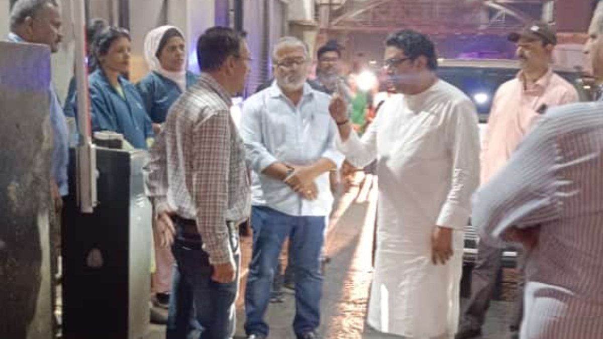 Maharashtra: Raj Thackeray takes toll workers to task after vehicles get stuck at toll post ...
