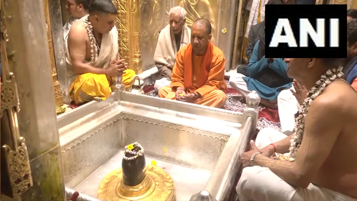 Gyanvapi: Yogi Adityanath offers prayers at 'Vyas Ka Tehkhana' days ...
