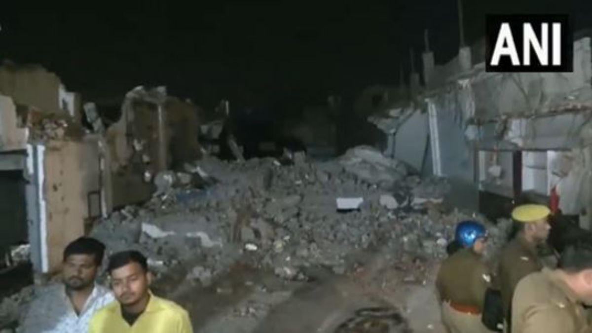 Uttar Pradesh: Locals pelt stones on police during illegal structure ...