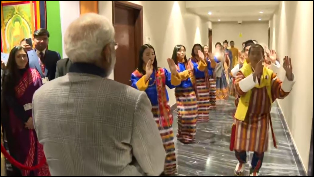 Bhutan: Youngsters accord special welcome to PM Modi by performing on ...