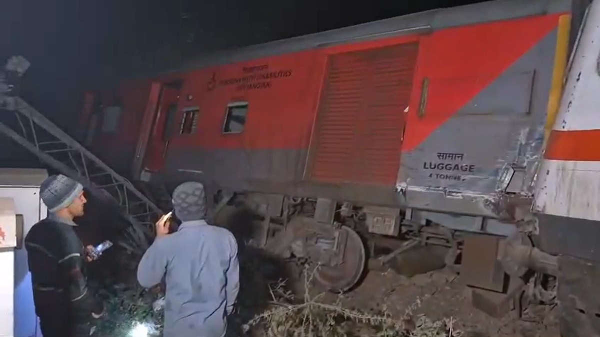 Rajasthan: Four coaches of Sabarmati-Agra Express derail in Ajmer ...