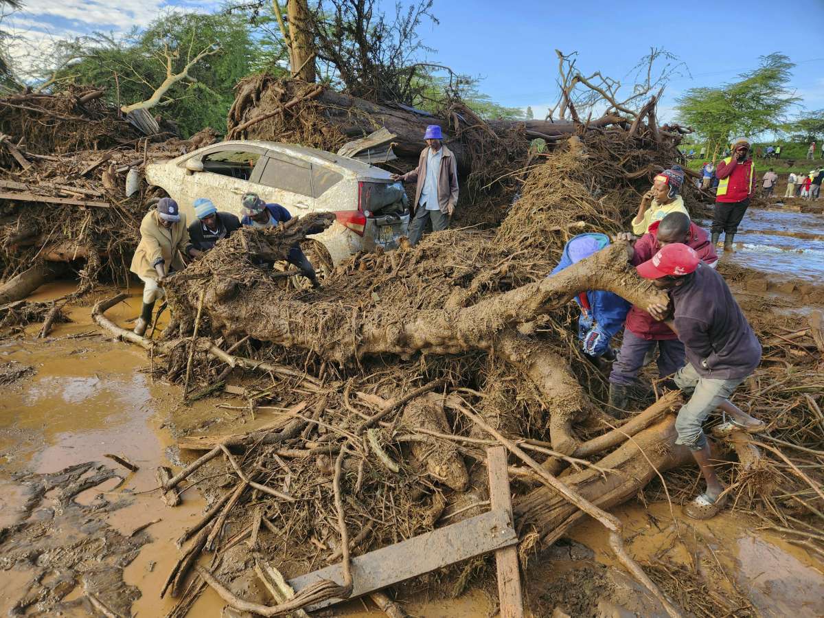 Kenya flood mayhem: Dam collapses, boat capsizes as torrential rain ...