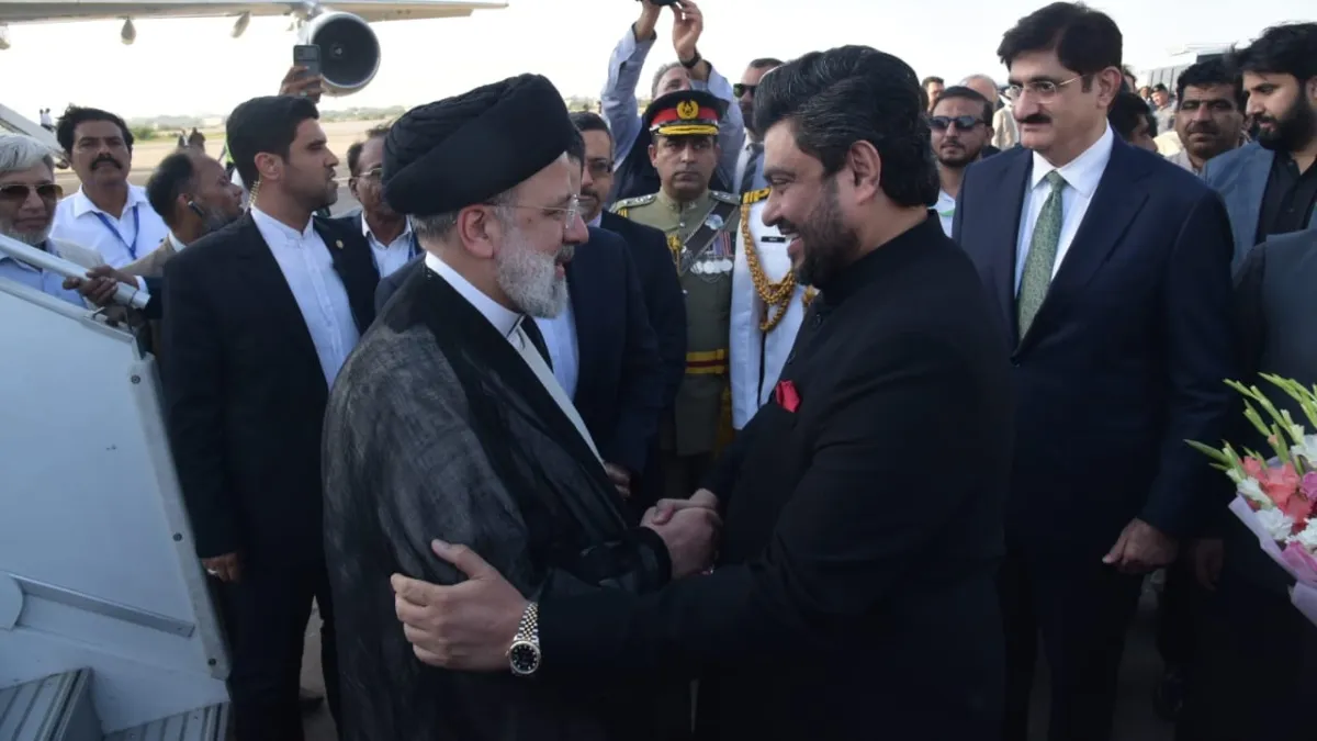 Pakistan: Mobile services suspended on 'specific routes' as Iranian ...
