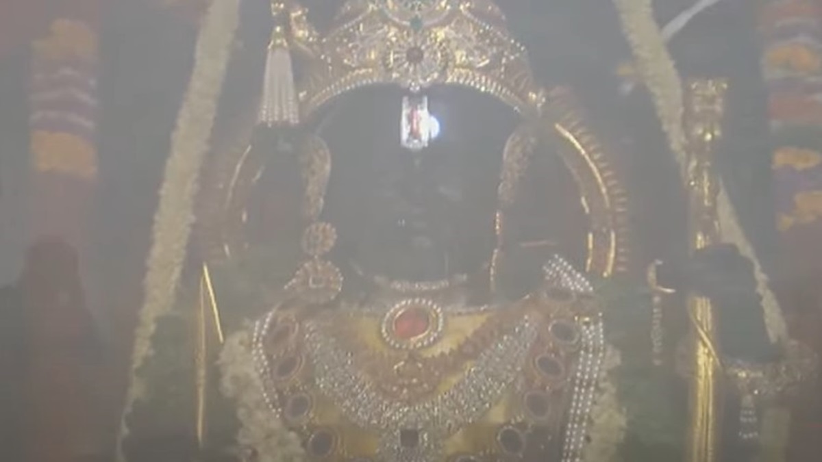 Surya Tilak performed at Ram Lalla's forehead in Ayodhya's temple on ...