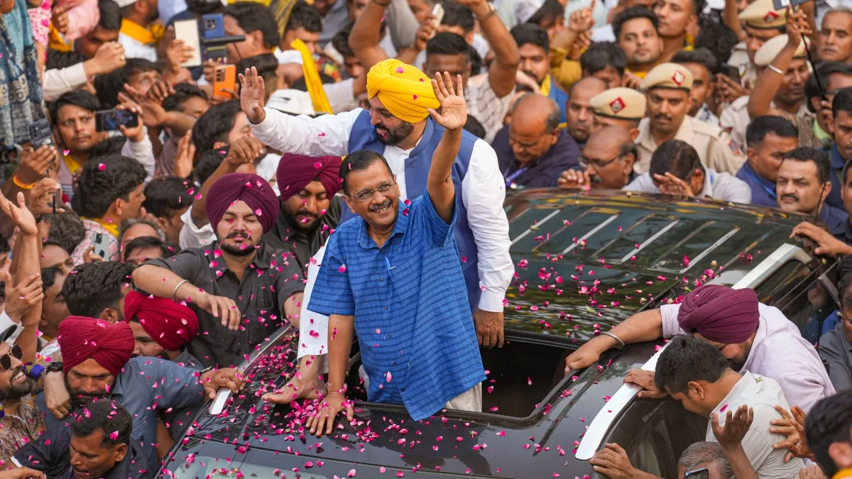 Arvind Kejriwal holds first meeting with AAP MLAs after exit from Tihar ...