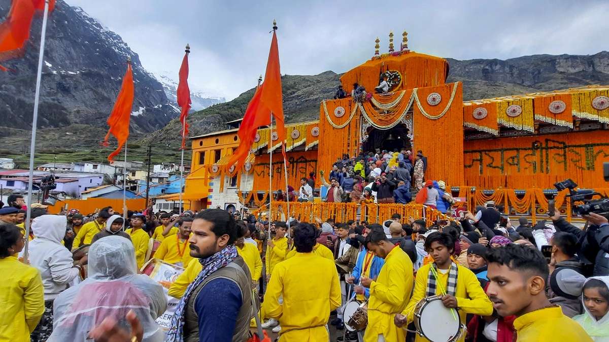 Char Dham Yatra 2024: VIP darshan facility discontinued at Badrinath ...