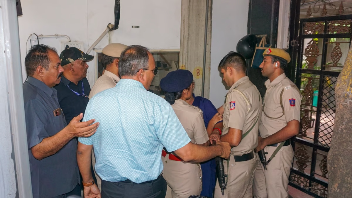 Swati Maliwal assault case: Delhi Police team seizes laptop, DVR from CM Arvind Kejriwal's ...