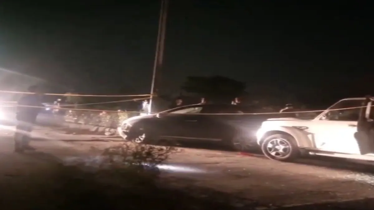 Delhi car showroom firing case Shooter killed in police encounter near ...