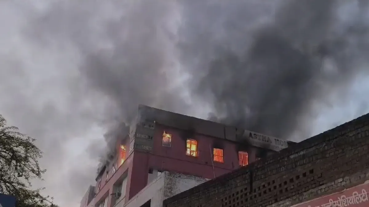 Massive fire breaks out at hospital in UP's Baghpat, firefighting ...
