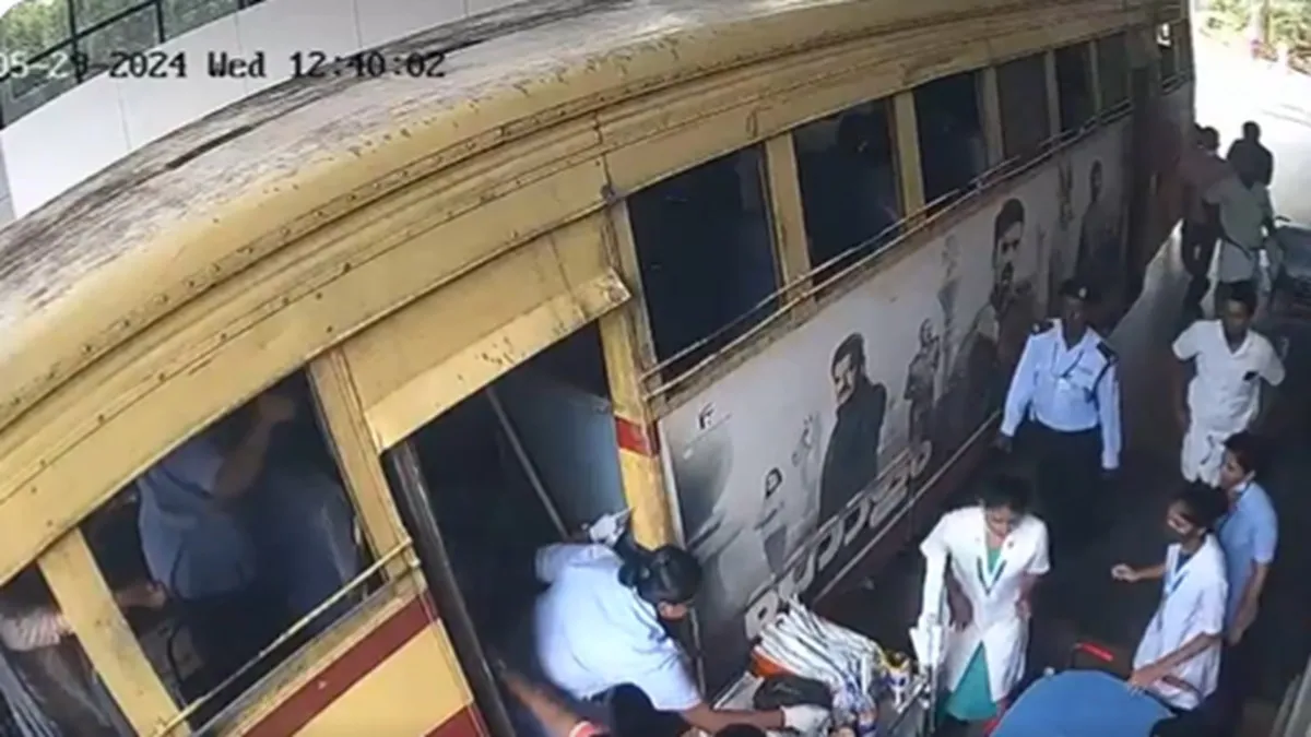 Kerala 37 year old woman delivers baby on KSRTC bus in Thrissur watch ...