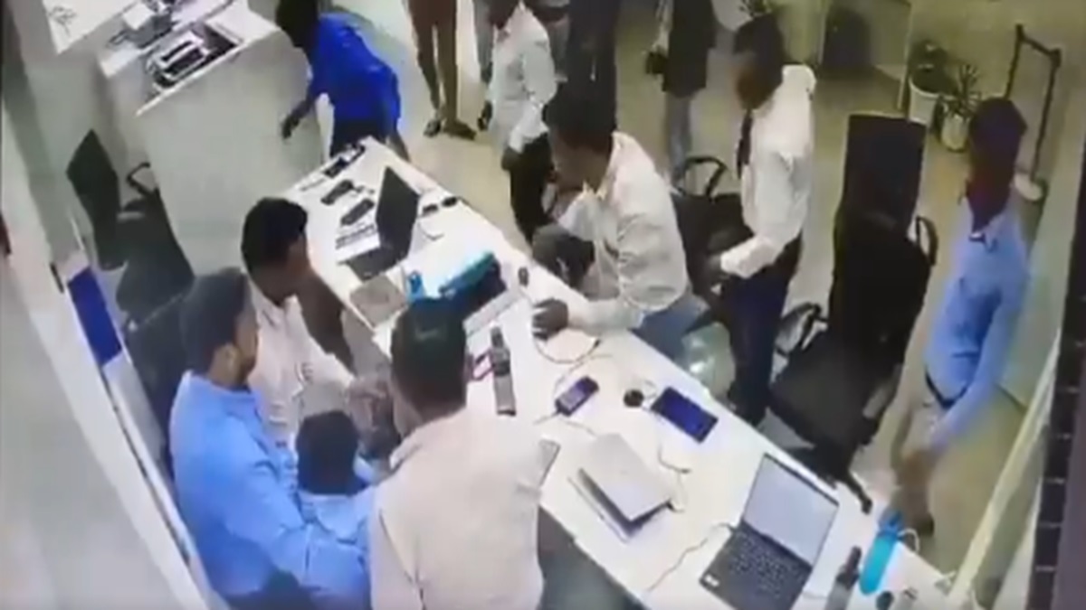 Caught on Cam 38 year old bank employee dies heart attack while working in Uttar Pradesh Mahoba ...