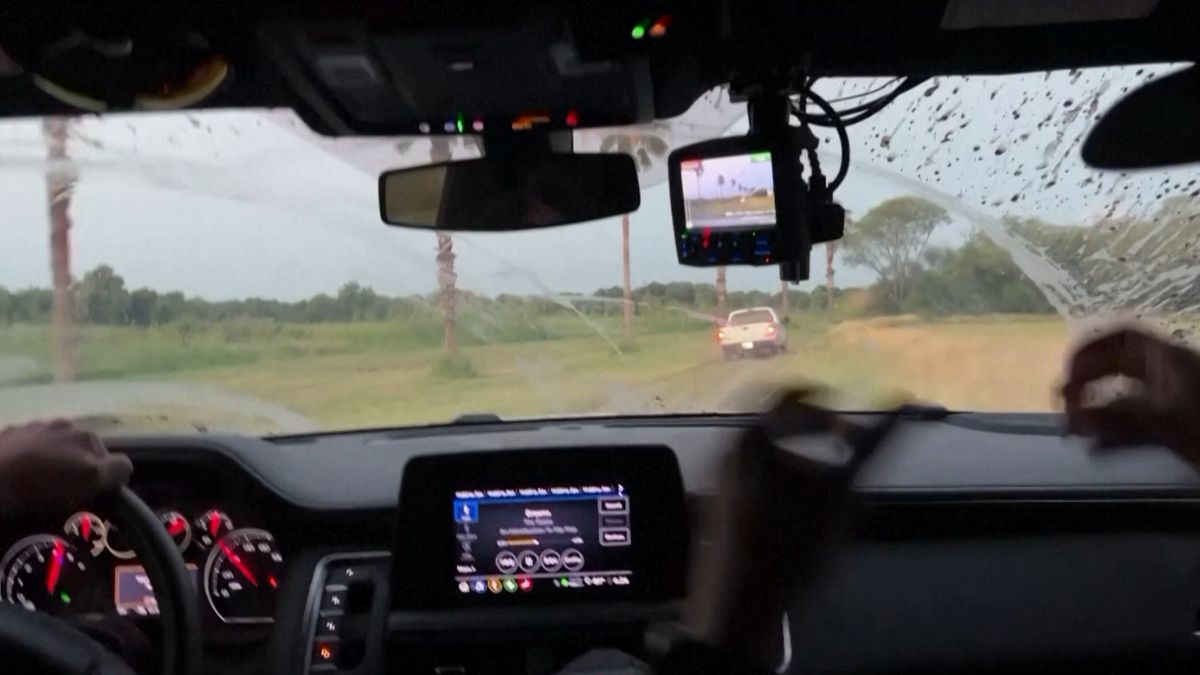 WATCH: Dramatic chase as US Border Patrol, Texas Troopers join anti ...
