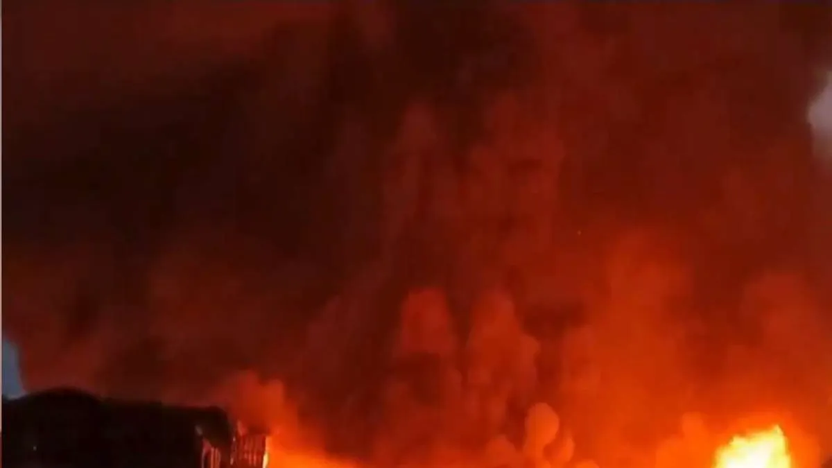 Mumbai: Fire breaks out on 10th floor of high-rise building, no ...
