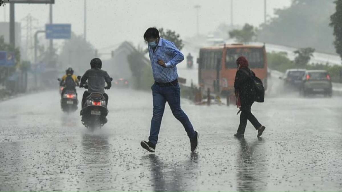 IMD weather update: Heavy rain brings relief to Delhi amid sweltering heat | WATCH | Delhi News ...