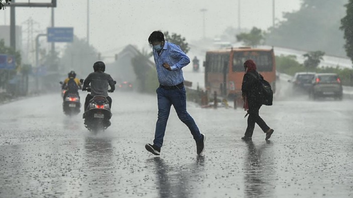Light rain in parts of Delhi-NCR brings slight relief from heatwave | India News – India TV